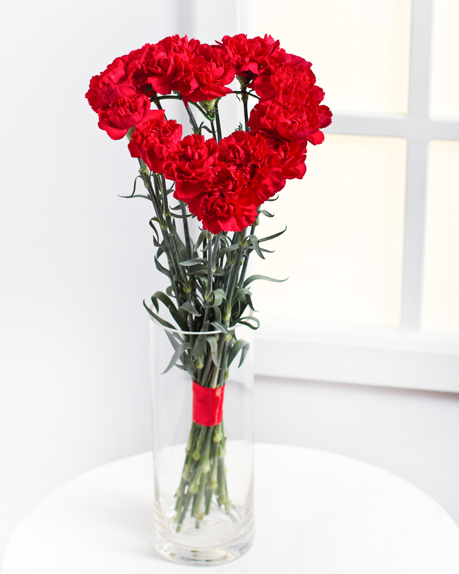 Carnation Heart | Love & romance | Interflora Eesti. Flower Delivery