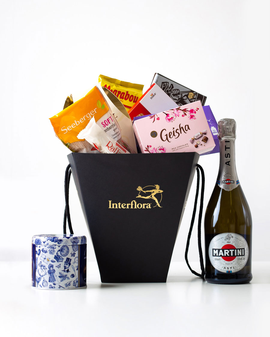 Sweet selection with a sparkling wine in a Gift Bag | Gourmet ...