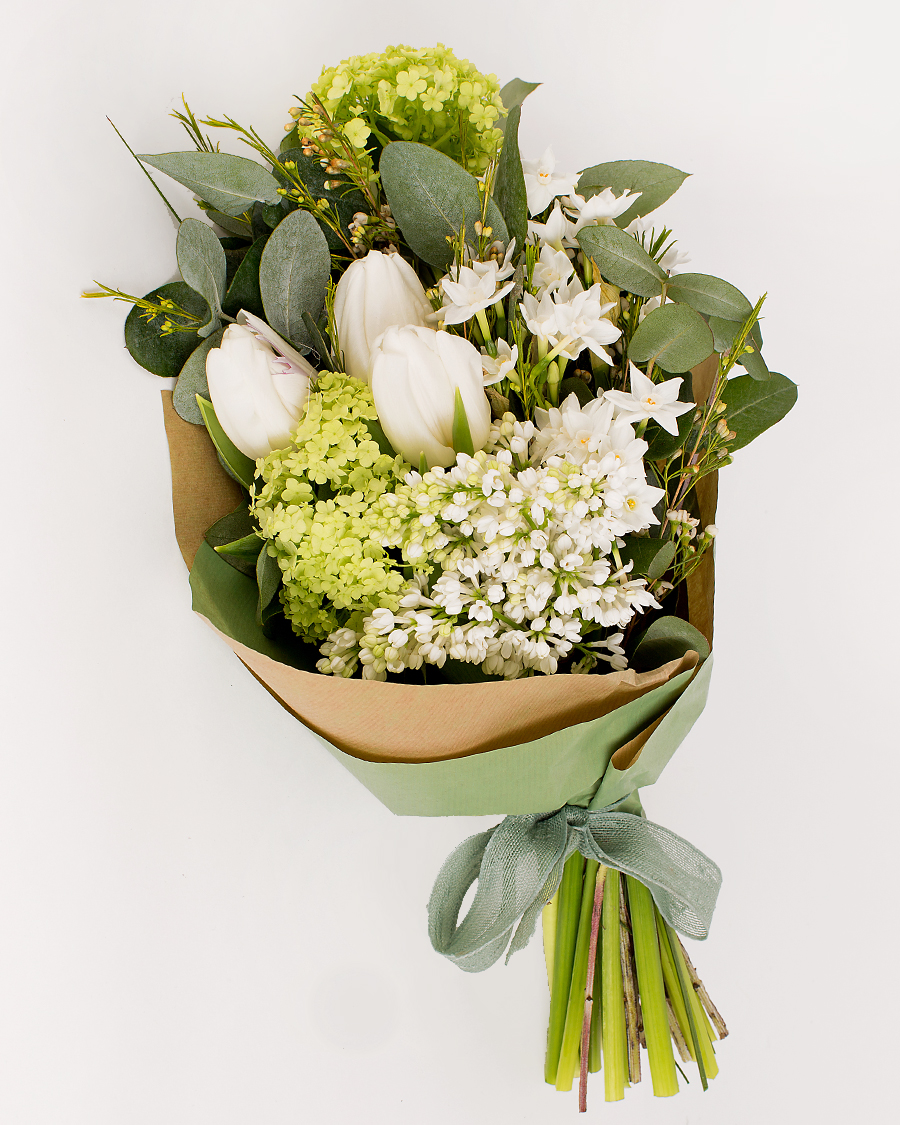 Butterfly kiss – small posy | Posy | Interflora Eesti. Flower Delivery